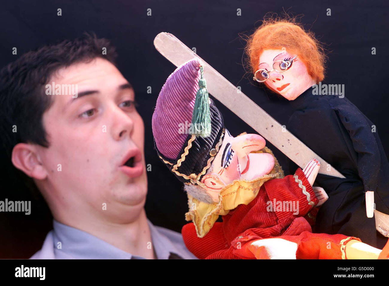 Magician entertainer michael j fitch hi-res stock photography and ...