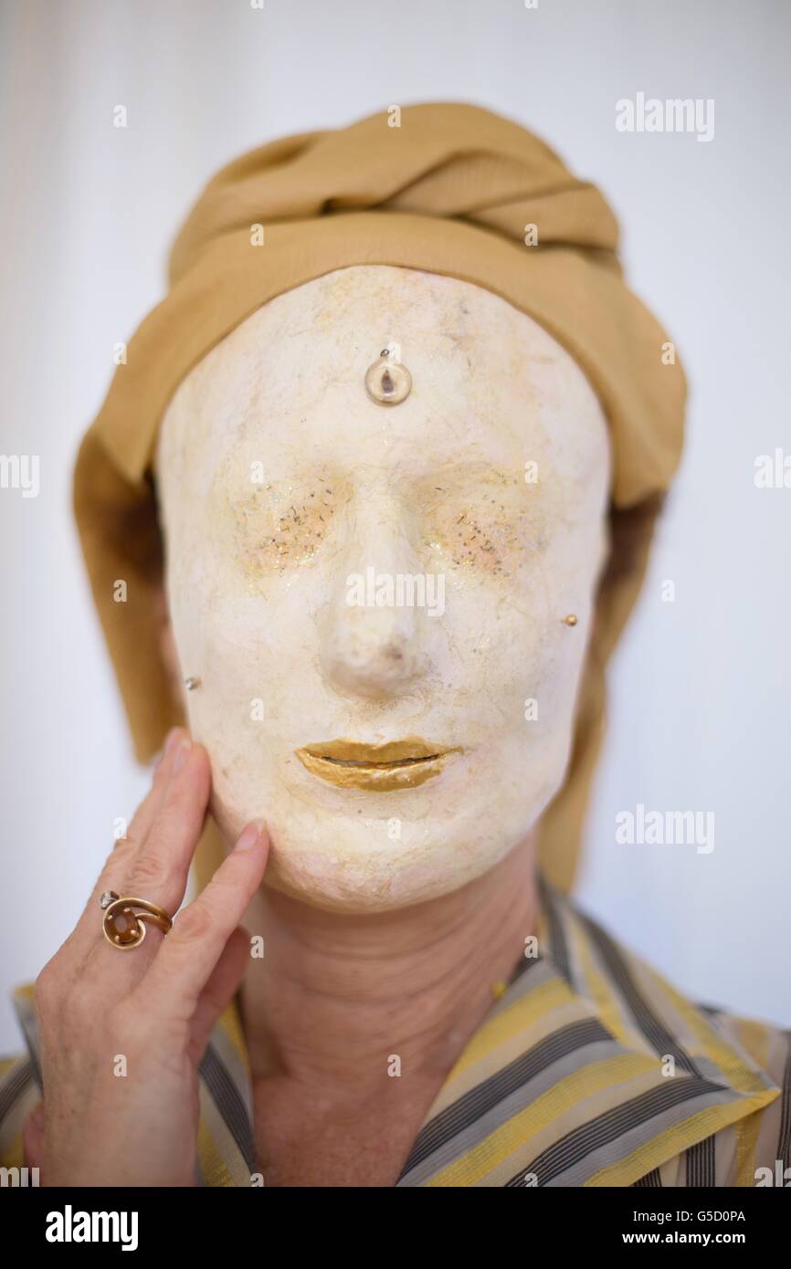 Eyes facade hi-res stock photography and images - Alamy