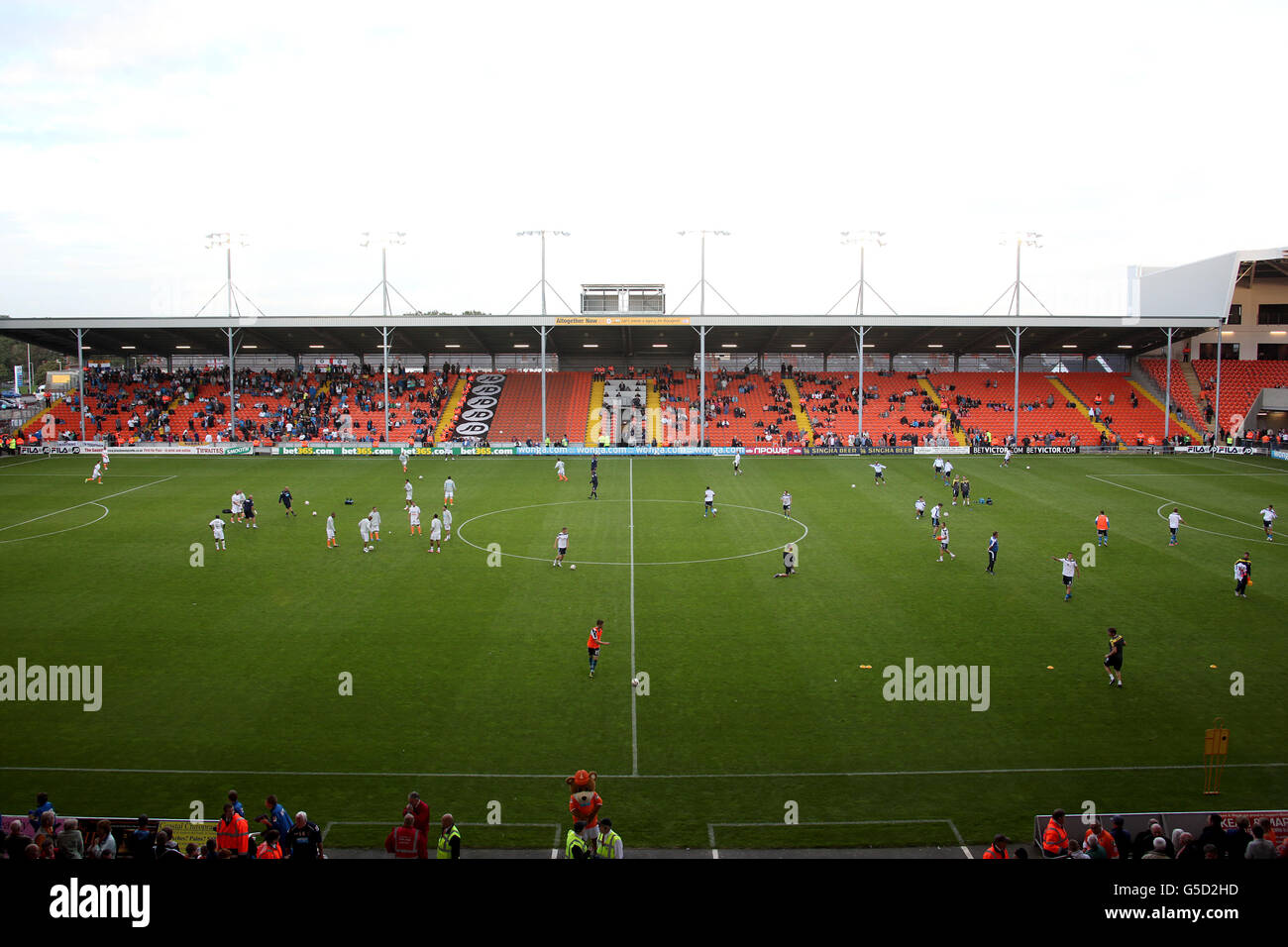 Soccer football league championship blackpool leeds united bloomfield ...