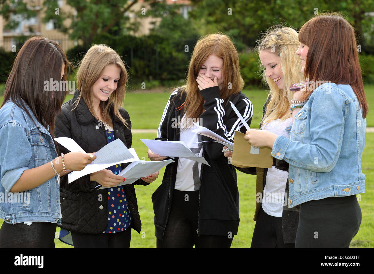 Students (left to right) Panthip Ueasamak, Emily White, Chloe Switalski ...