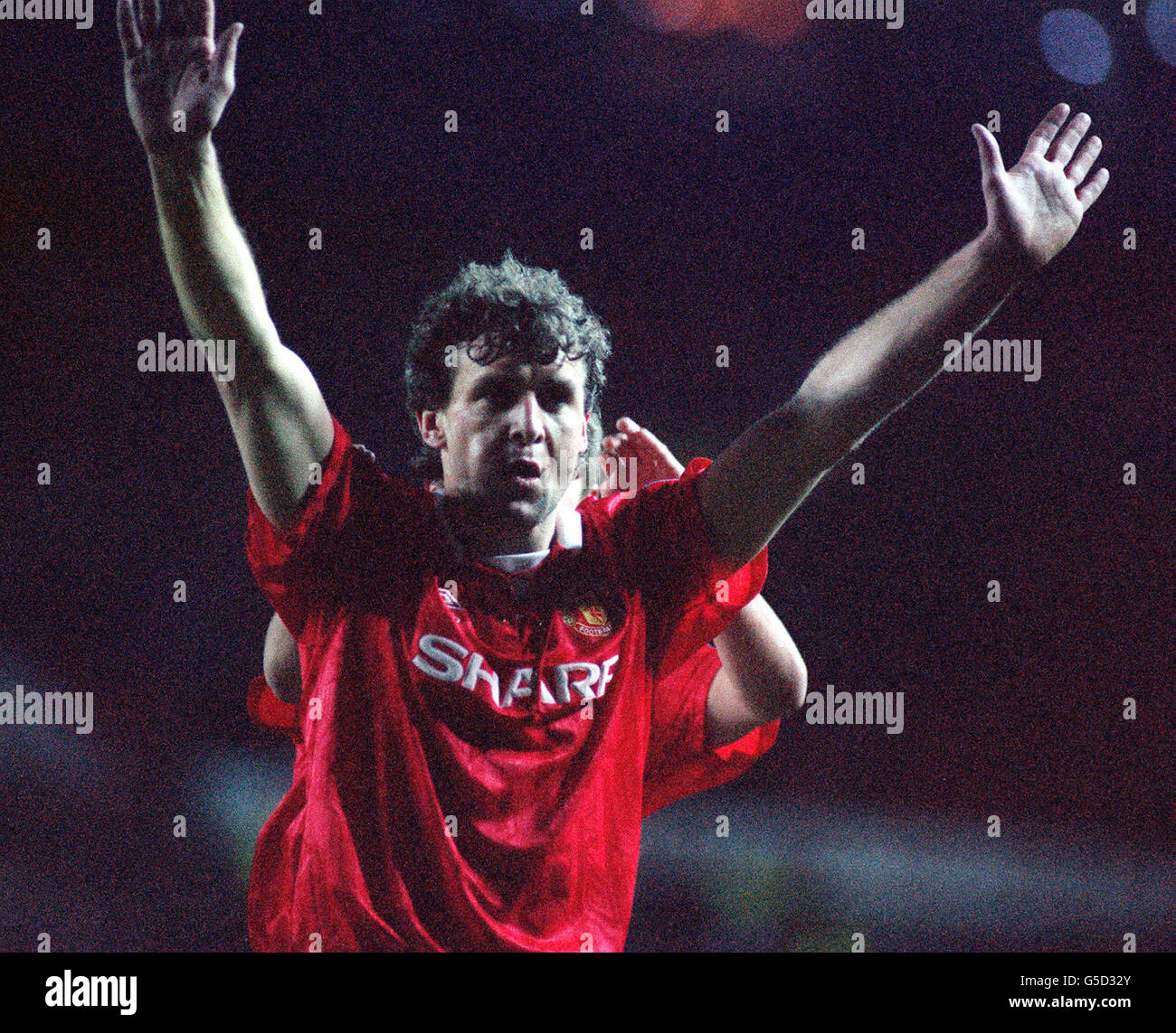 Mark hughes celebrates scoring hi-res stock photography and images - Alamy