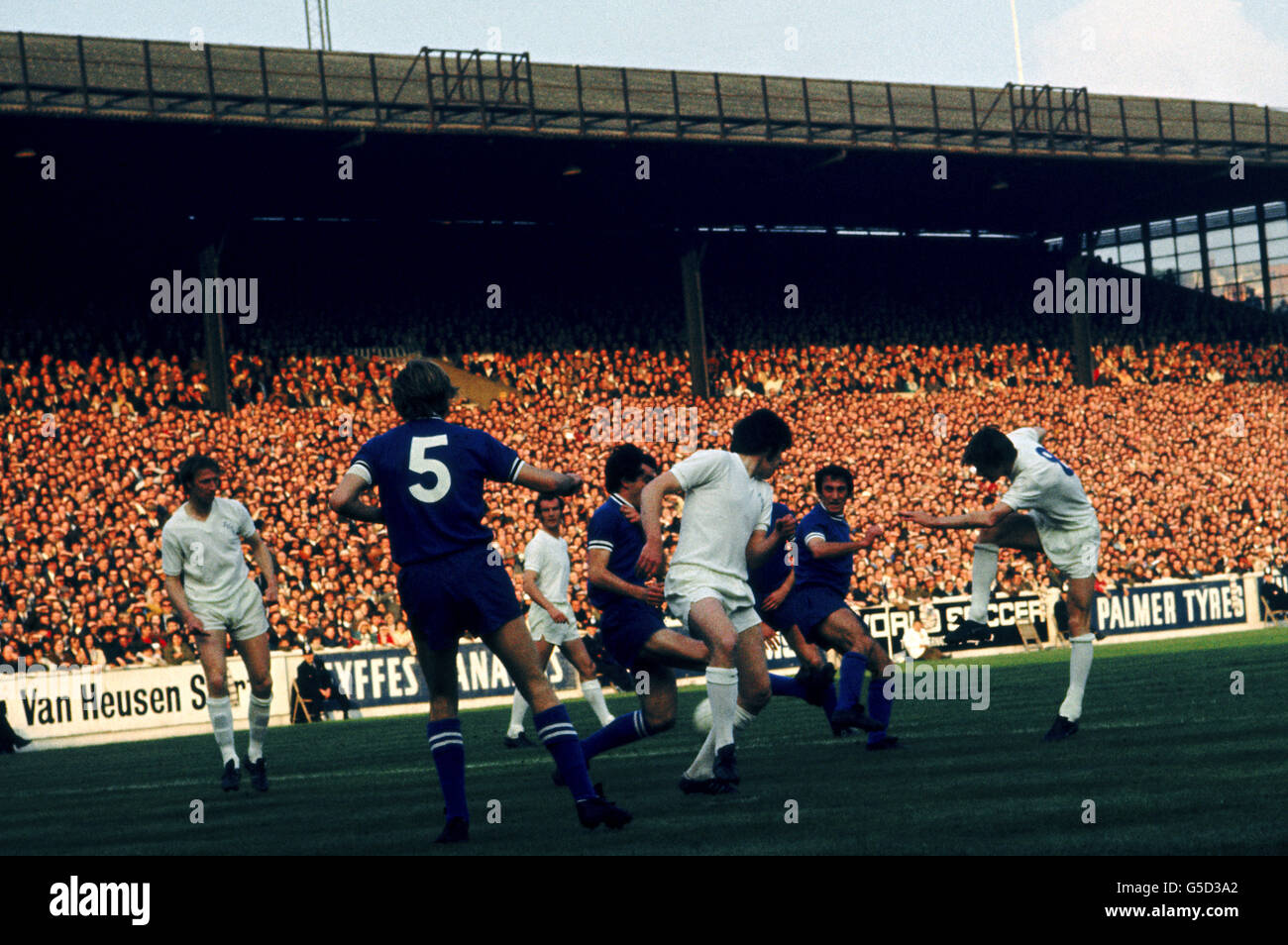 Leeds fairs cup hi-res stock photography and images - Alamy