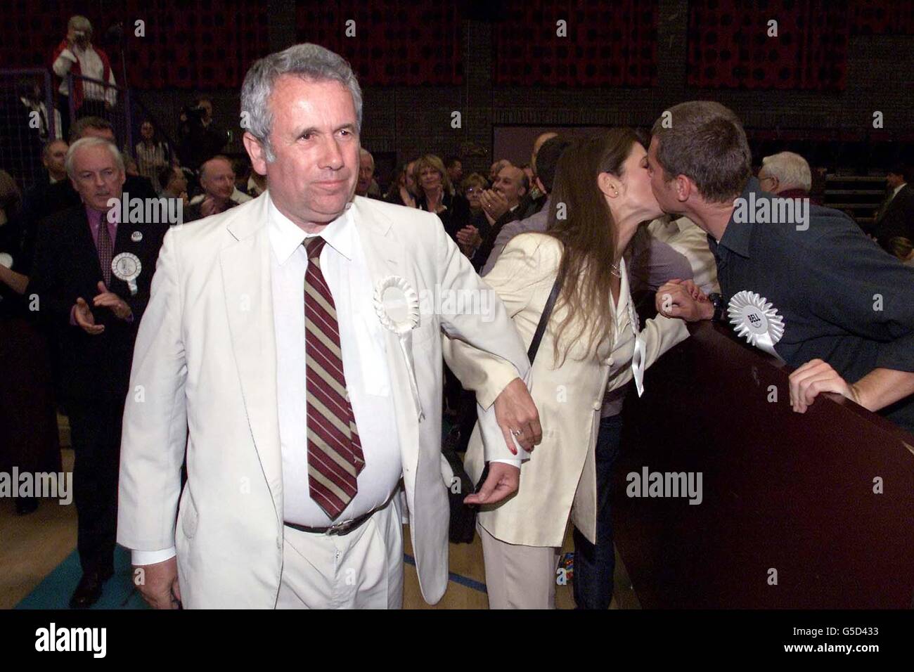 Independent candidate Martin Bell arrives with his wife Fiona, getting ...