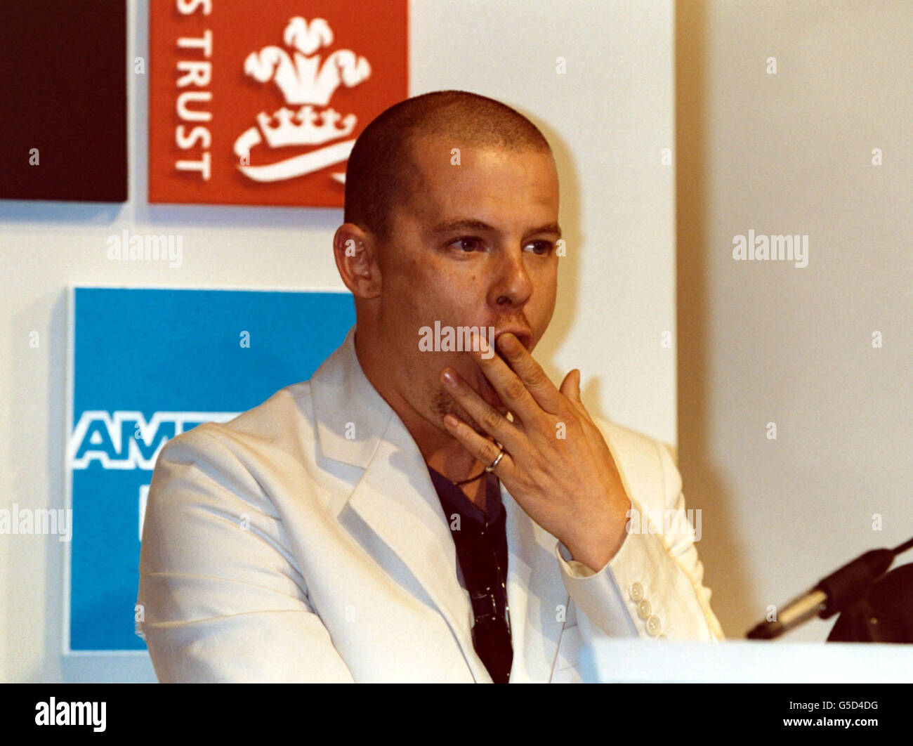 Alexander mcqueen london 2001 hi-res stock photography and images - Alamy