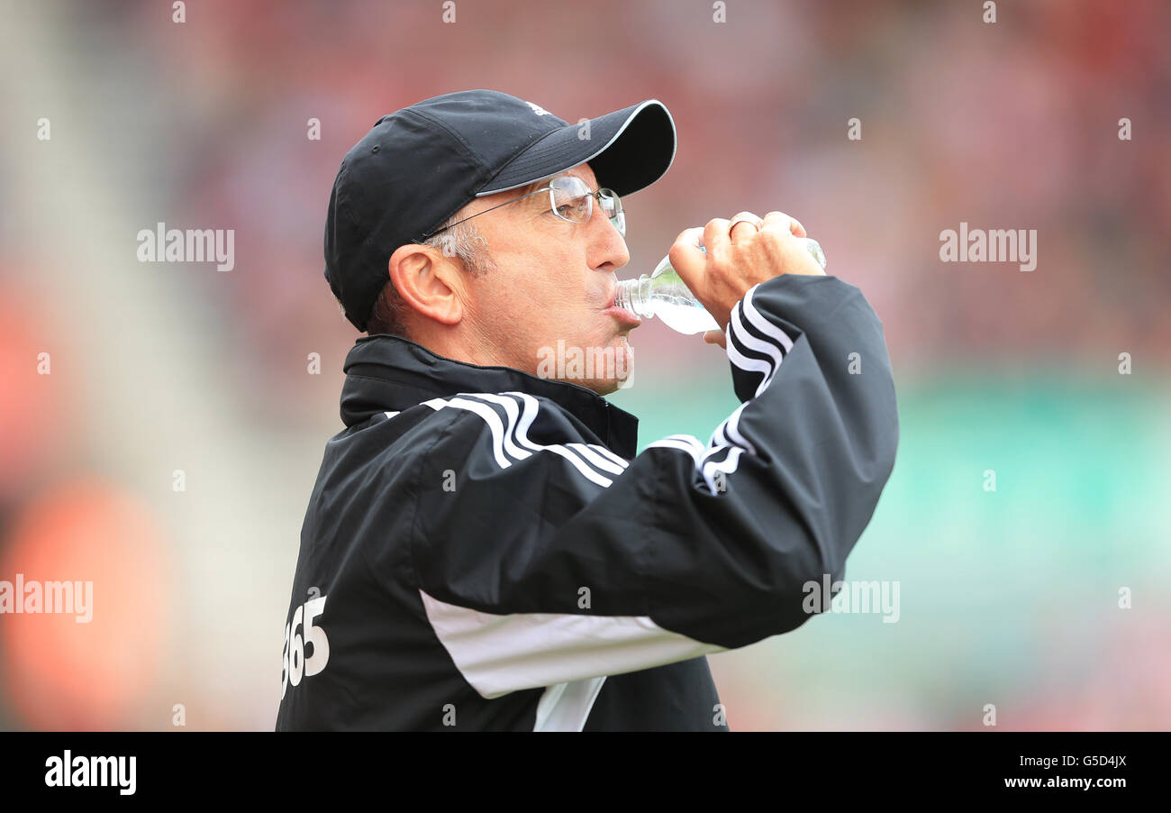 Football tony pullis hi-res stock photography and images - Alamy