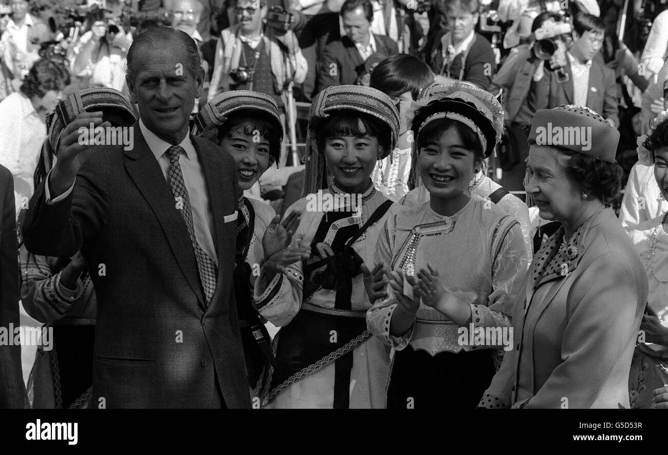 Queen Elizabeth II and the Duke of Edinburgh with members of Chinese ...