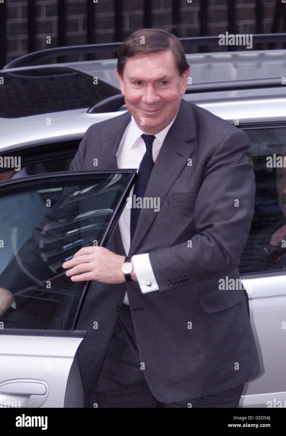 The Lord Chancellor Derry Irvine arrives in Downing Street. Prime ...