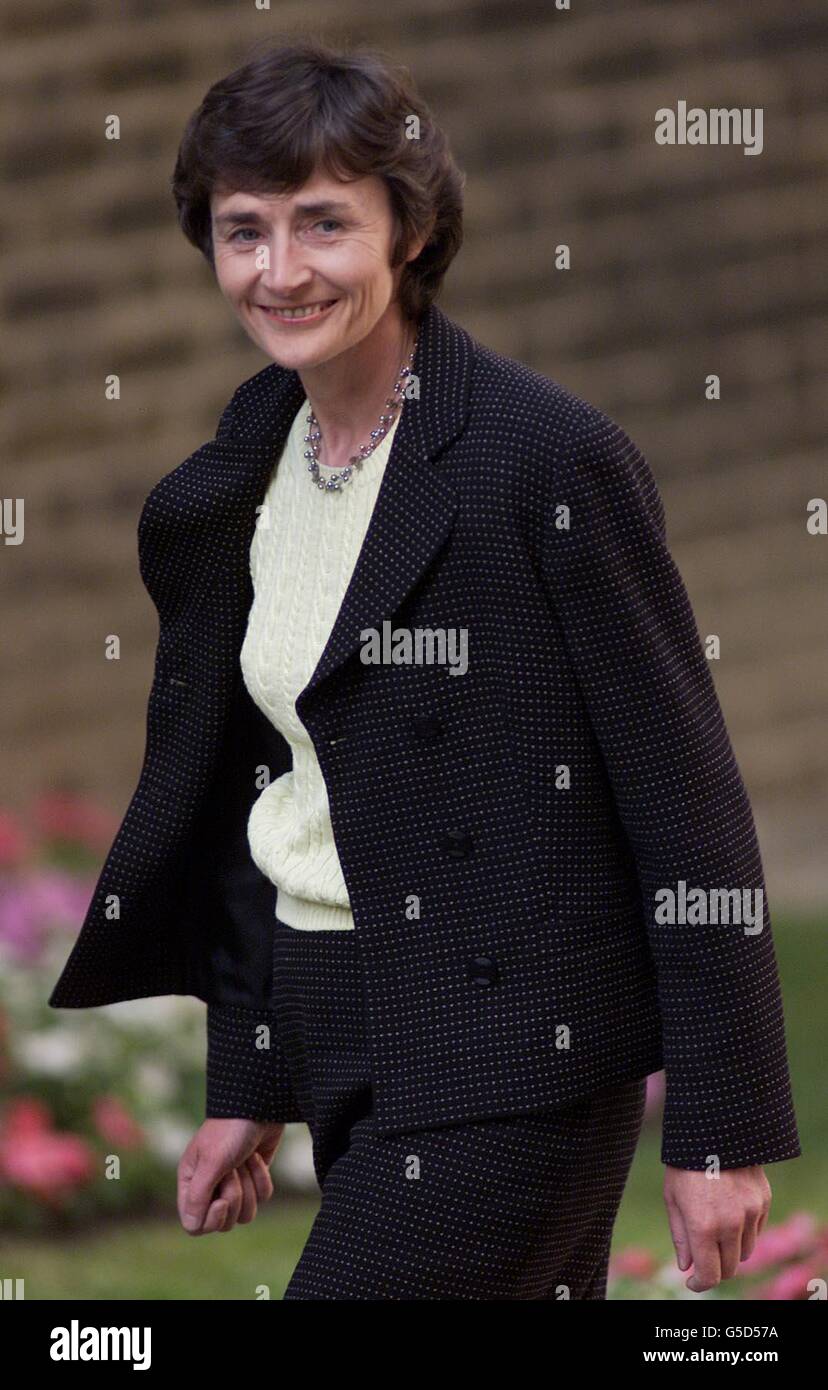 Estelle Morris arrives in Downing Street, London. Prime Minister Tony ...