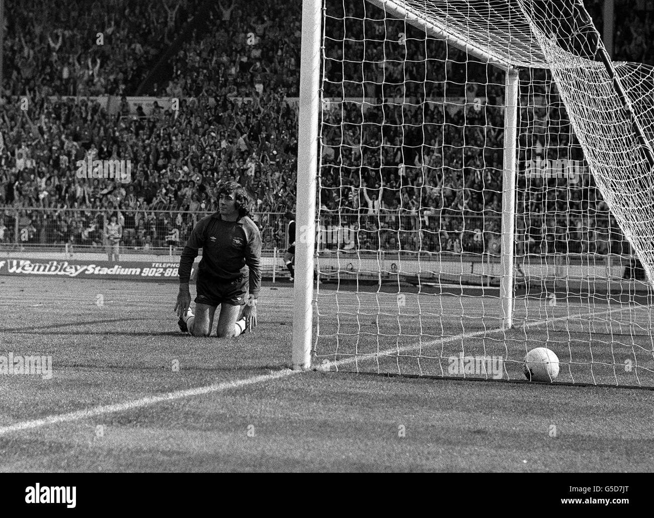 Arsenal score Black and White Stock Photos & Images - Alamy