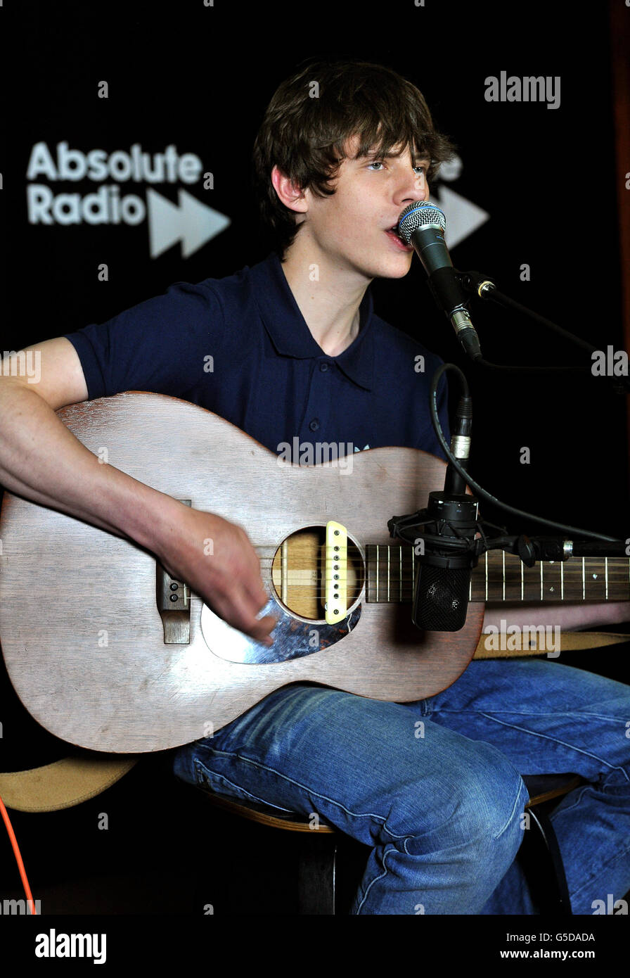 Singer-songwriter Jake Bugg, aged 18 from Nottingham, in session at ...