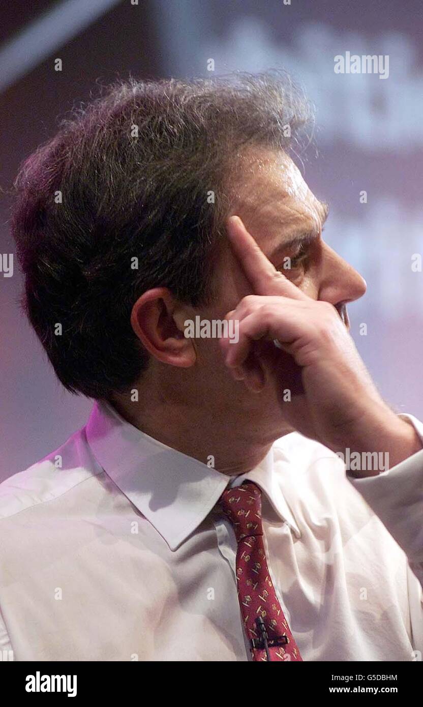 Prime minister a standing ovation hi-res stock photography and images ...