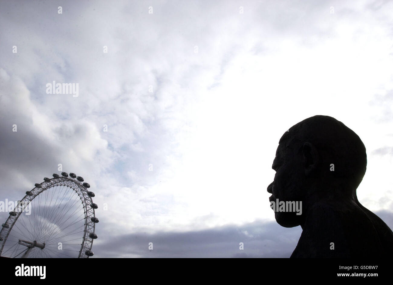 Mandela bust & Wheel Stock Photo - Alamy