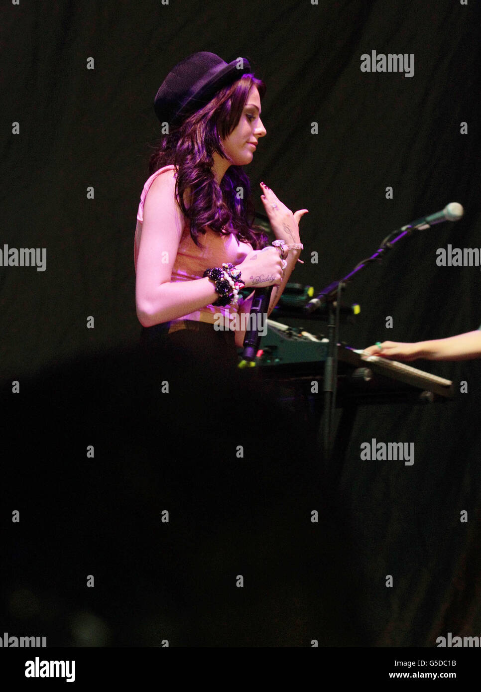 Walking off the stage hi-res stock photography and images - Alamy