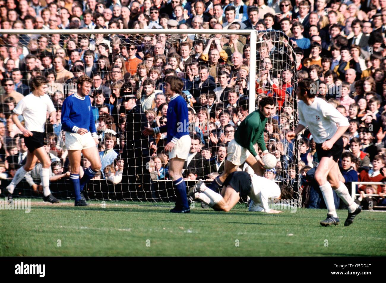 Peter shilton hi-res stock photography and images - Alamy