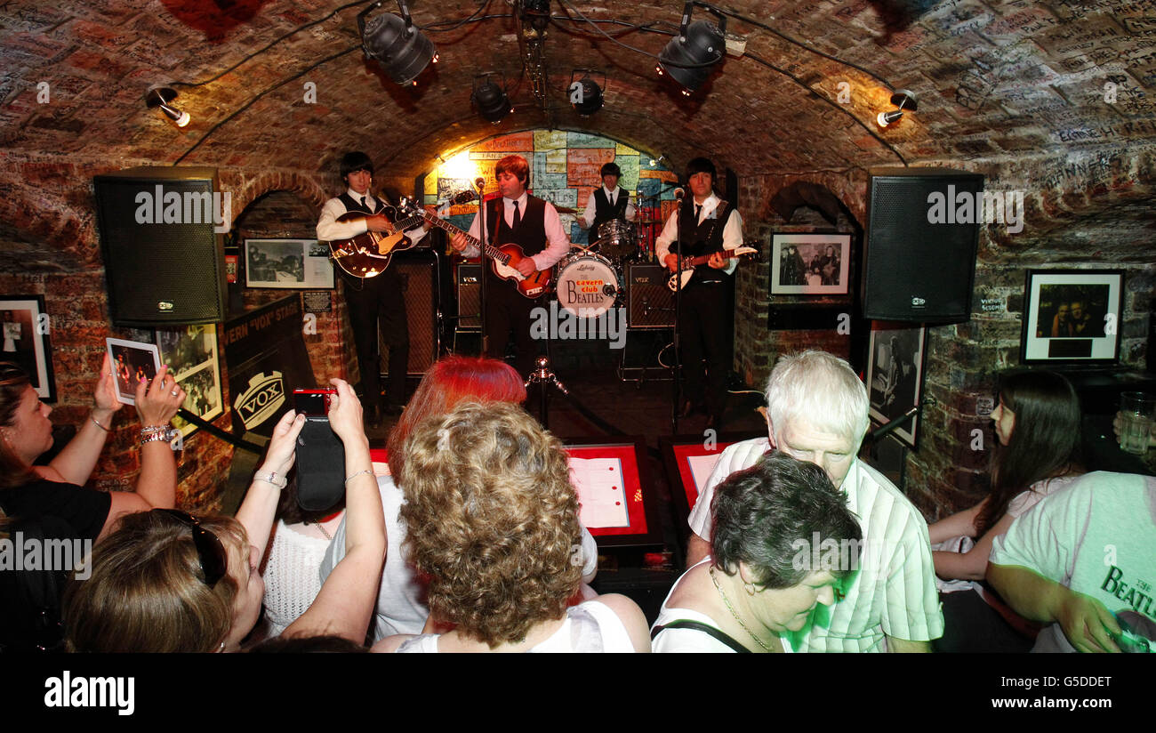 Cavern club liverpool stage hi-res stock photography and images - Alamy