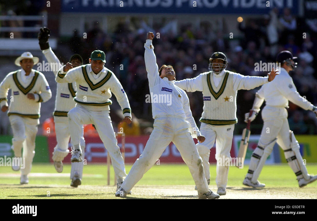 England v Pakistan test cricket Stock Photo - Alamy