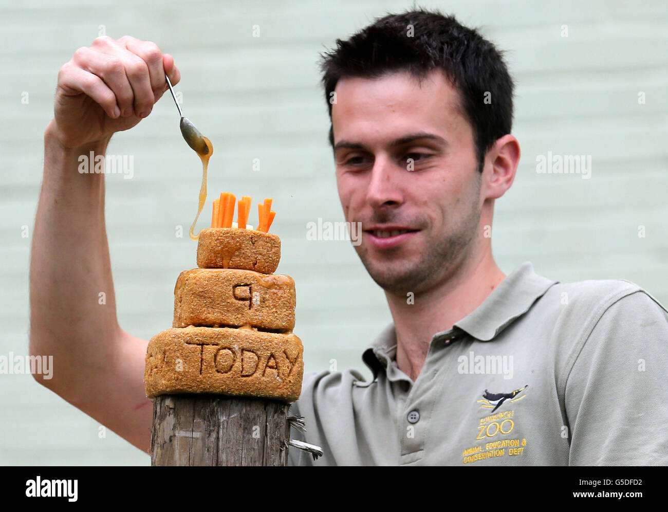 Keeper Andrew Laing puts the finishing touches to a birthday cake for ...