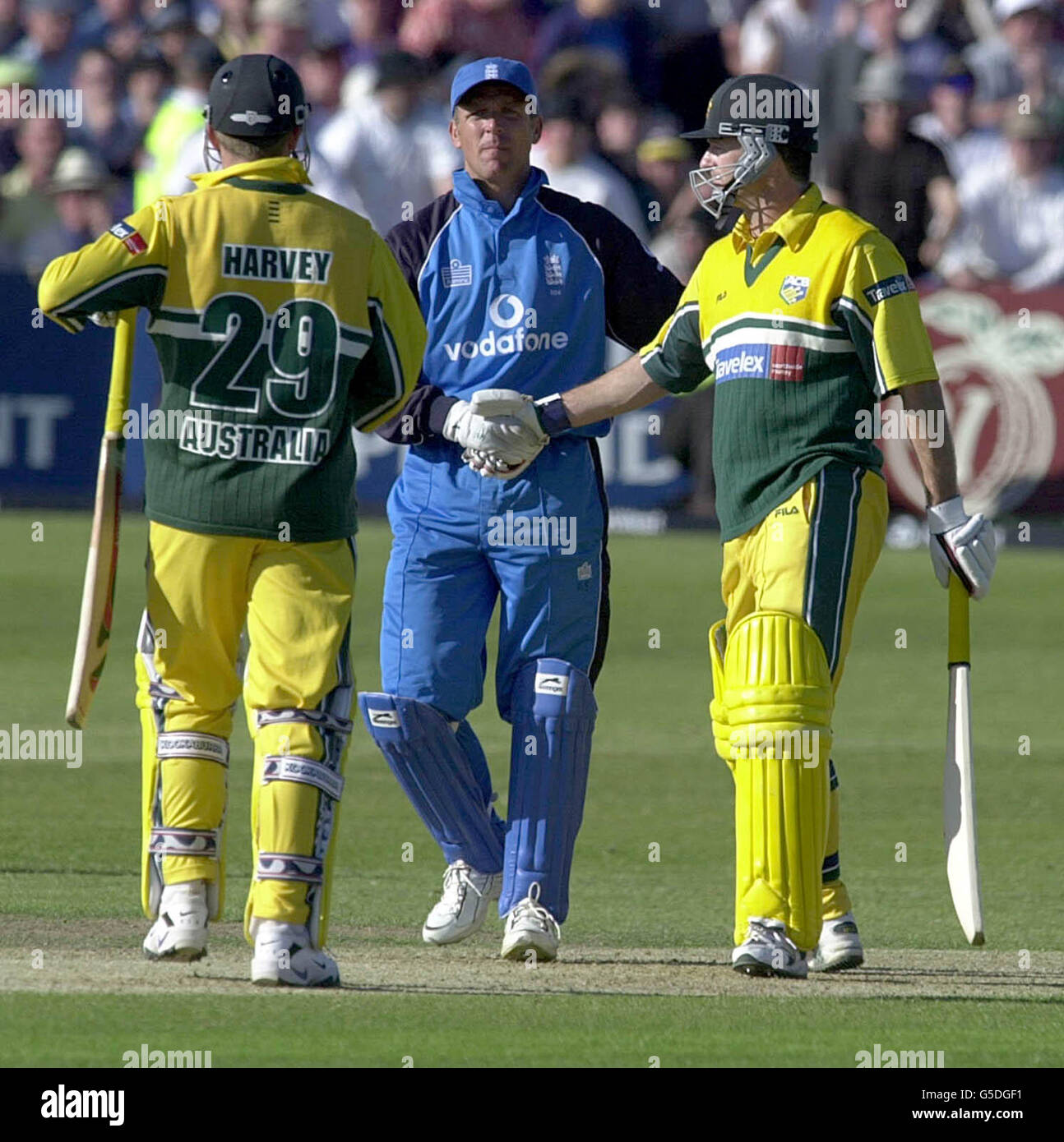 Sport cricket shaking hands walking alec stewart hi-res stock ...