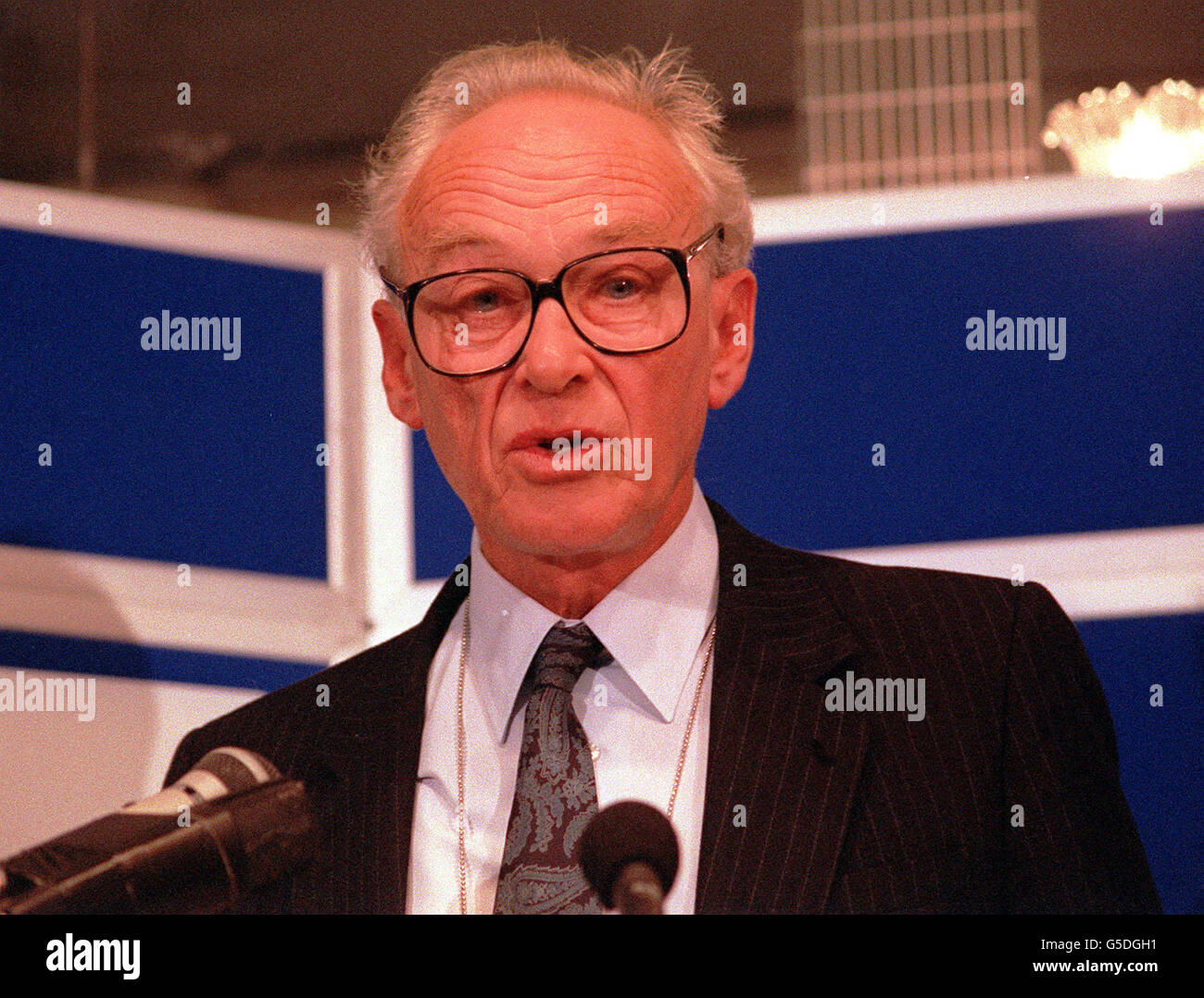 Harold ridley hi-res stock photography and images - Alamy