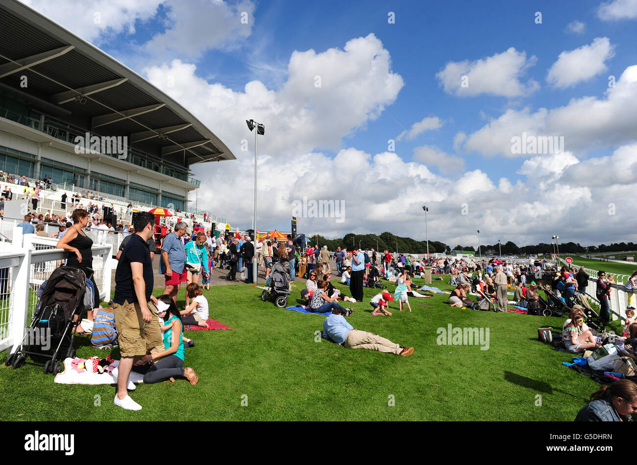 Horse Racing - Family Racing Festival - Summer Raceday - Epsom Downs ...