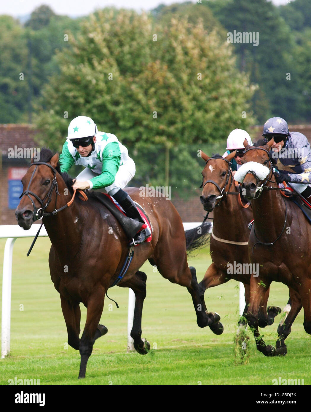 Family fun day sandown park racecourse hi-res stock photography and ...