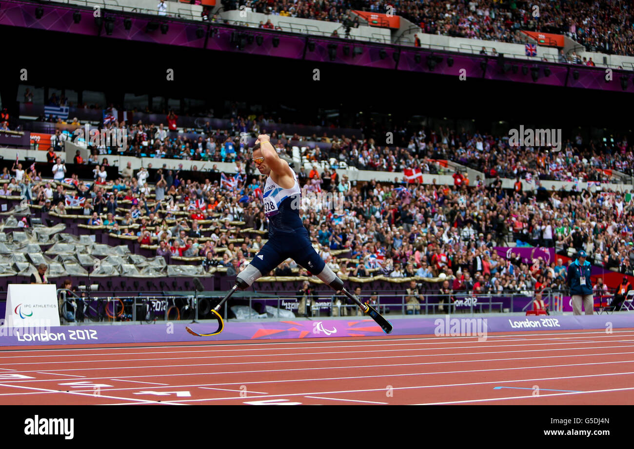 Great Britain's Richard Whitehead on his way to winning the men's 200m ...