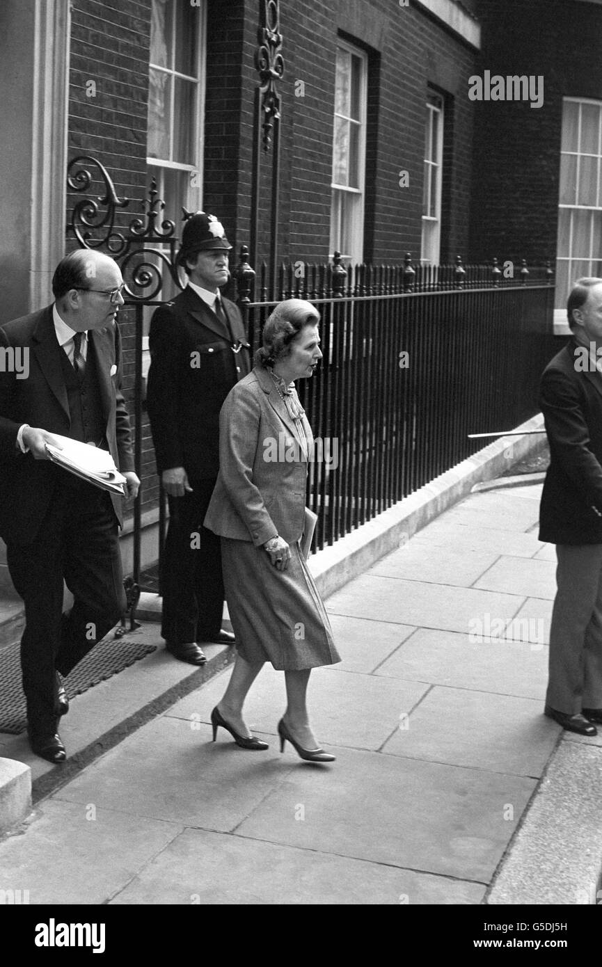 Prime Minister Margaret Thatcher At Downing Street High Resolution ...