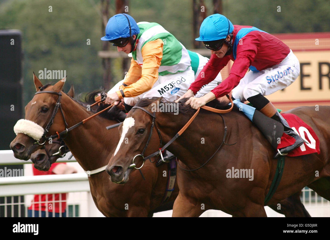 Family fun day sandown park racecourse hi-res stock photography and ...