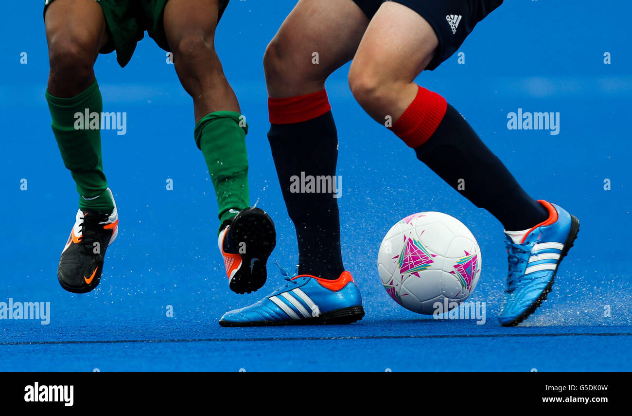 Astro turf football pitch hi-res stock photography and images - Alamy