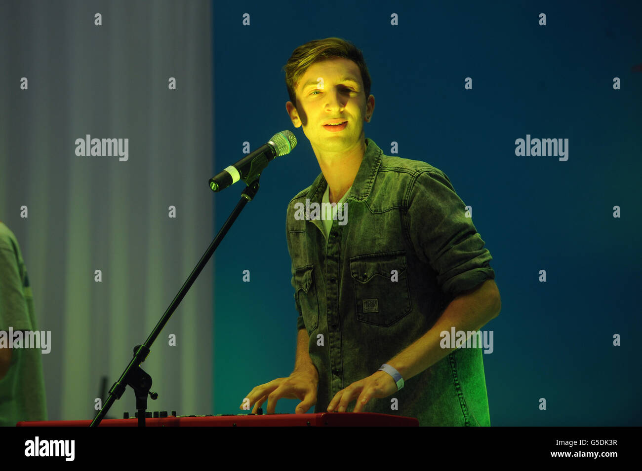 The Guy from Archway perform on their way to winning the Groups ...