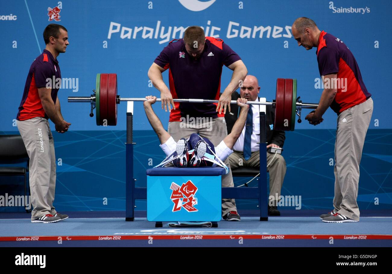 Paralympics powerlifting hi-res stock photography and images - Alamy