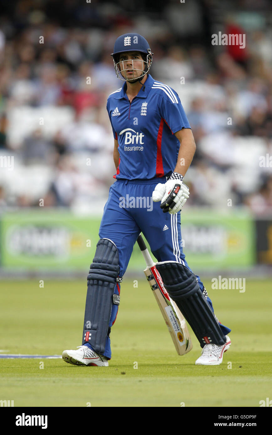 England captain alistair cook hi-res stock photography and images - Alamy