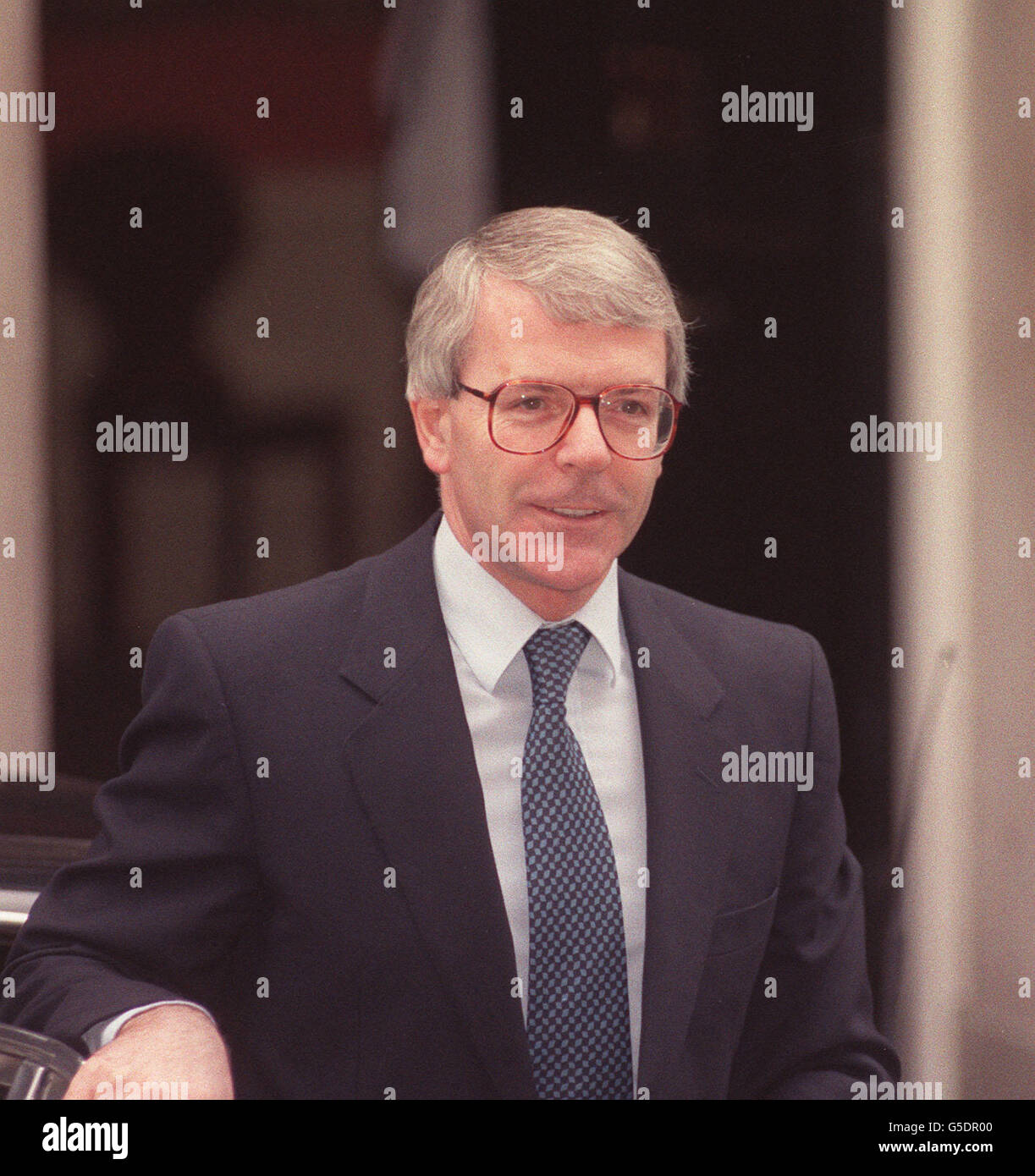 Prime Minister John Major arriving at No 10 Downing Street Stock Photo ...