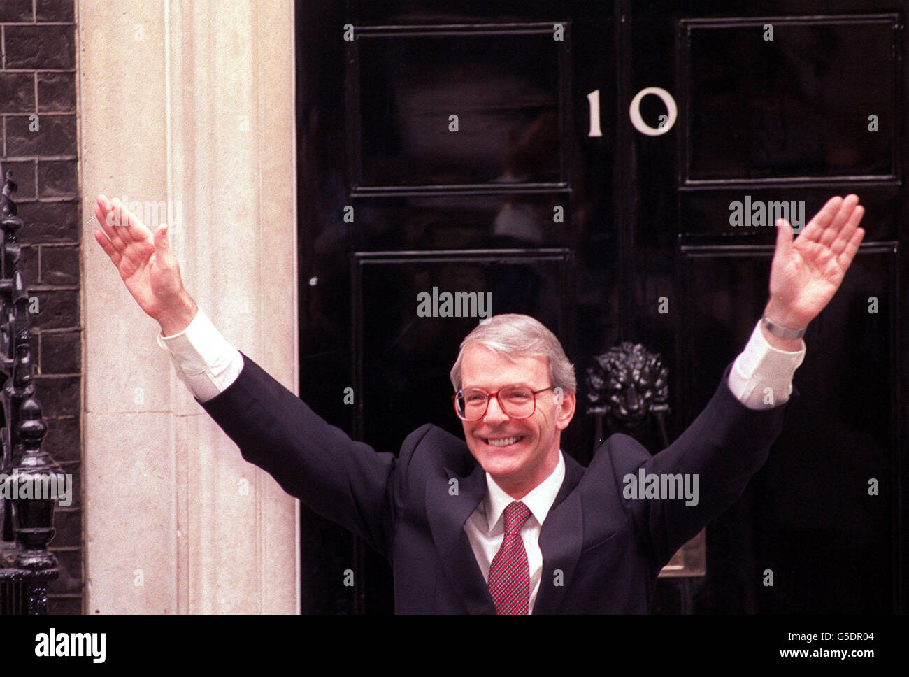 John major 1992 downing street hi-res stock photography and images - Alamy