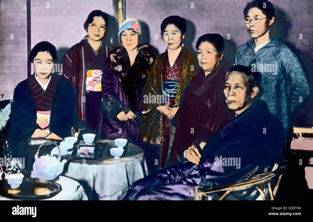 Japan woman 1920s hi-res stock photography and images - Alamy