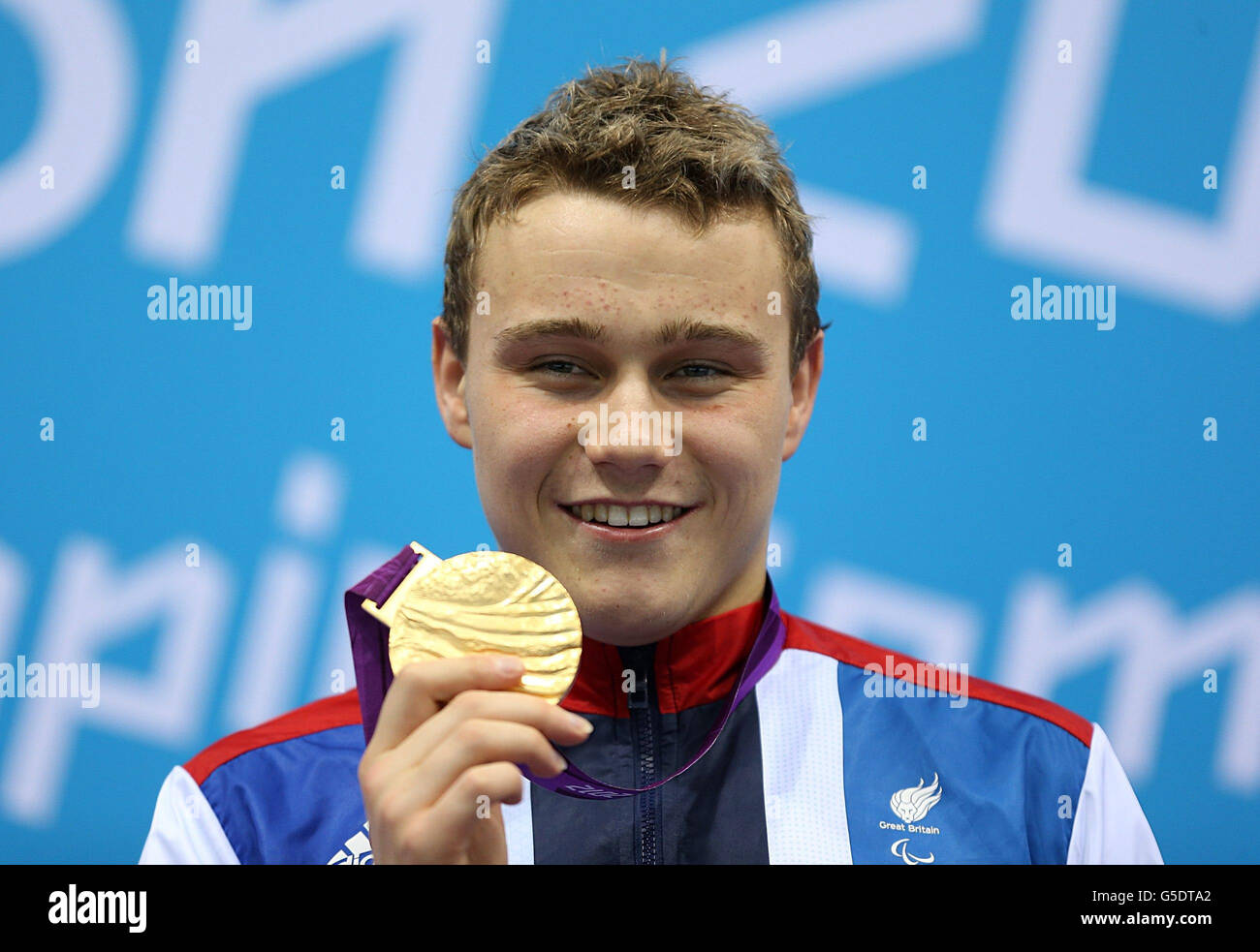 Great Britain's Oliver Hynd celebrates with his Gold medal for winning ...