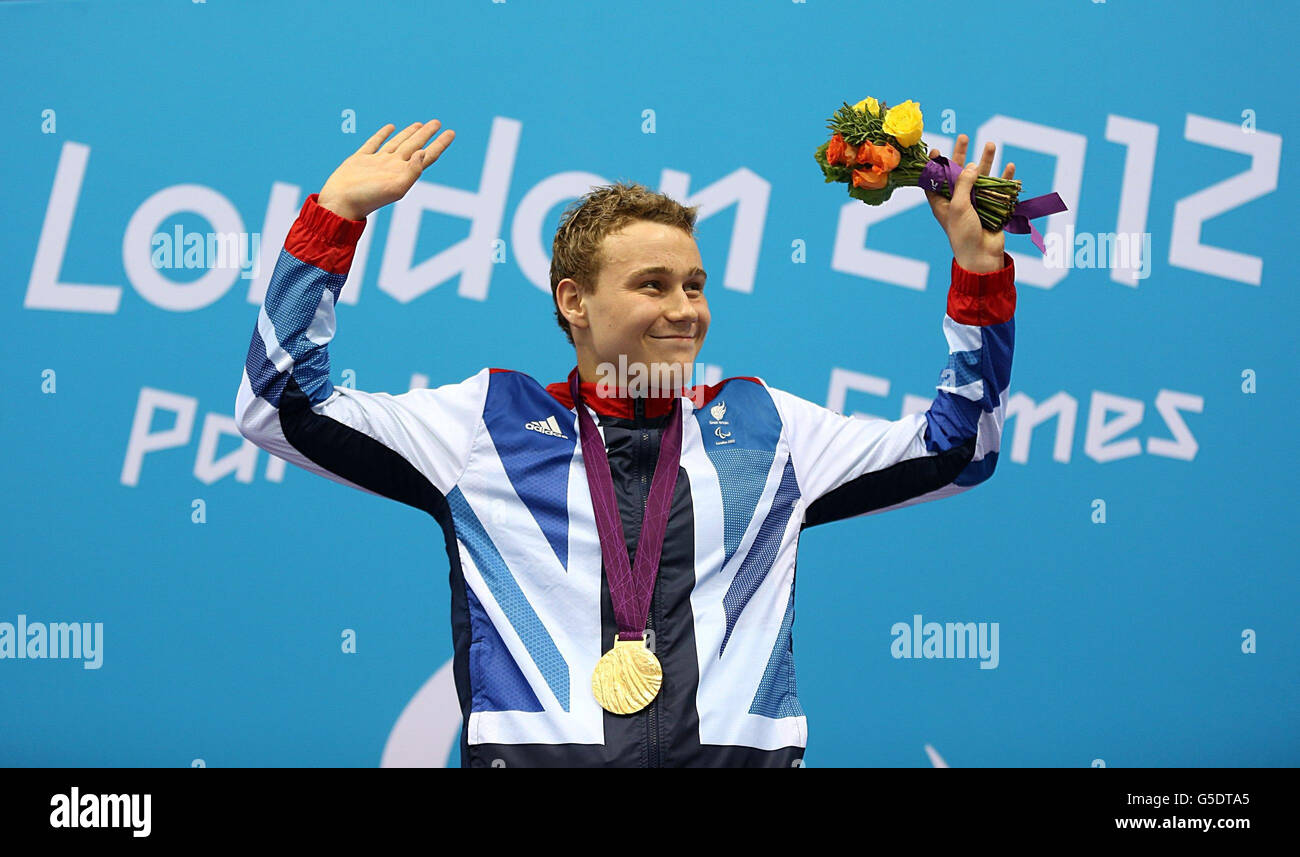 Great Britain's Oliver Hynd celebrates with his Gold medal for winning ...