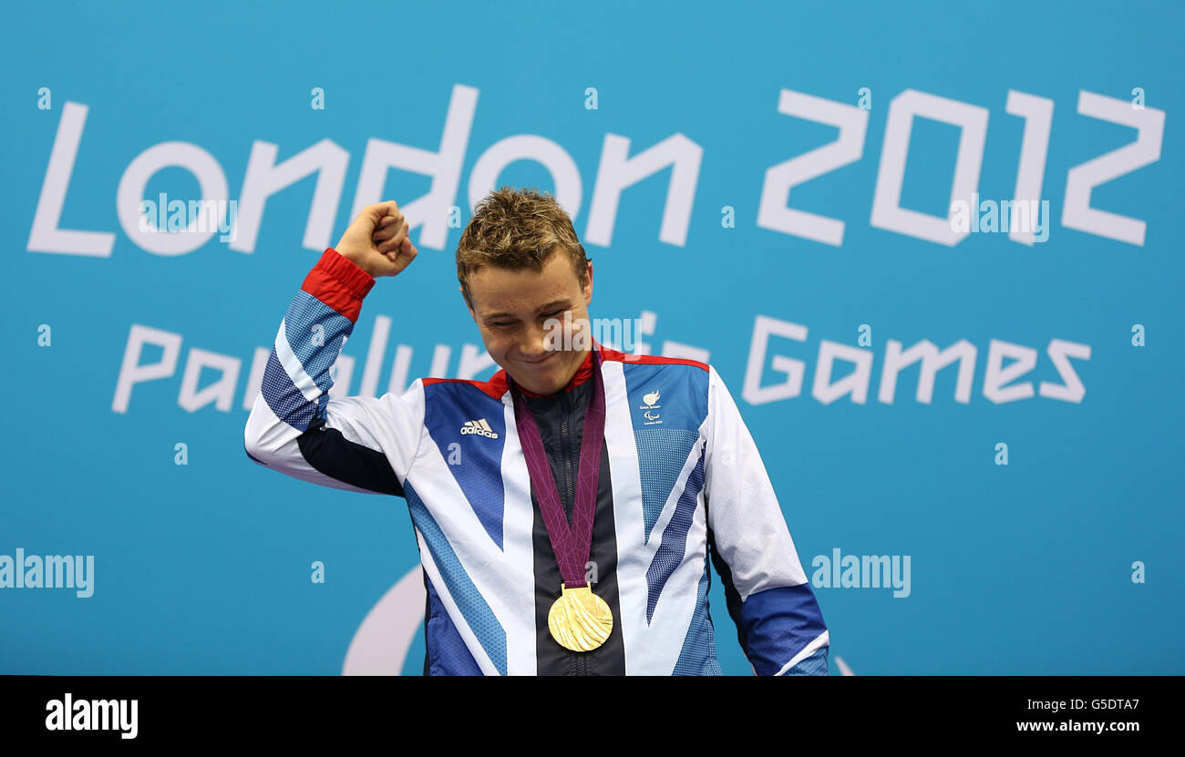 Great Britain's Oliver Hynd celebrates with his Gold medal for winning ...