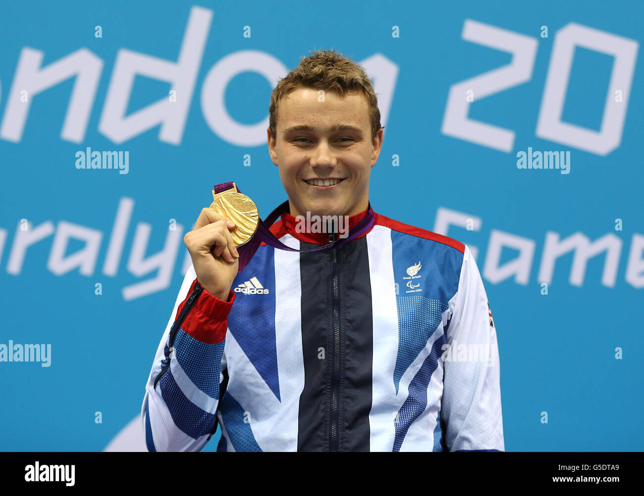 Great Britain's Oliver Hynd celebrates with his Gold medal for winning ...