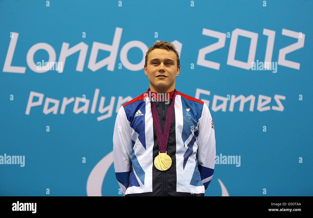 Great Britain's Oliver Hynd celebrates with his Gold medal for winning ...