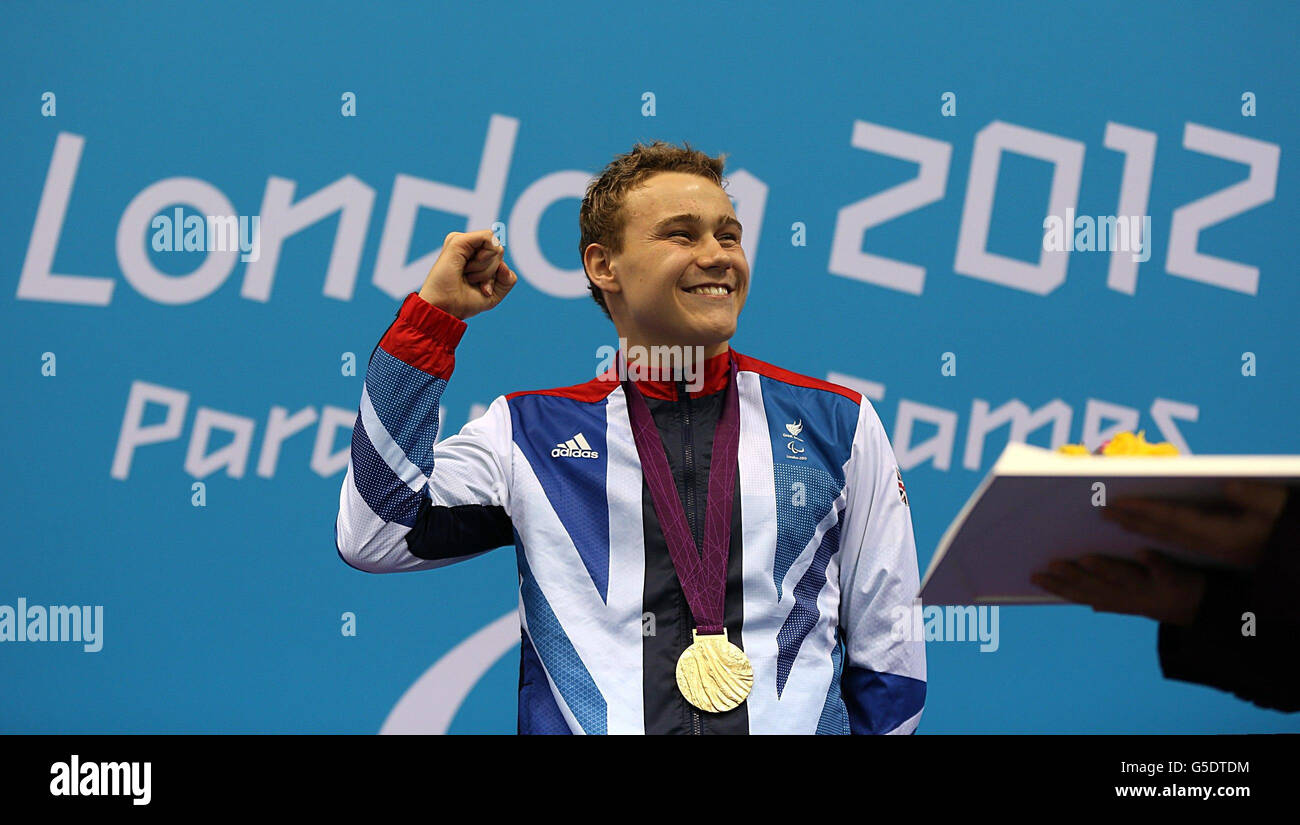 Paralympics swimming mid length half medal hi-res stock photography and ...