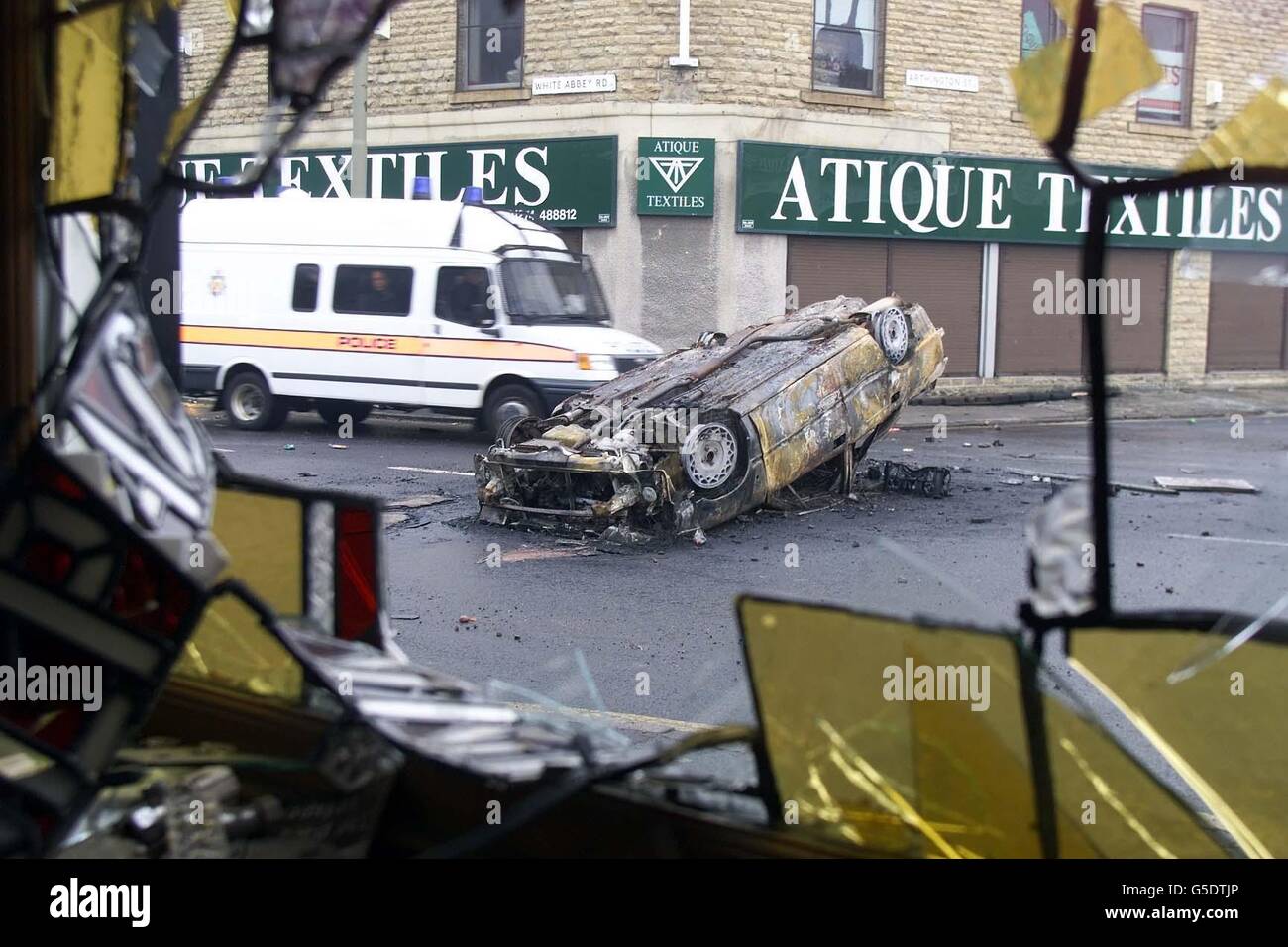 Gutted cars protest broken glass hi-res stock photography and images ...