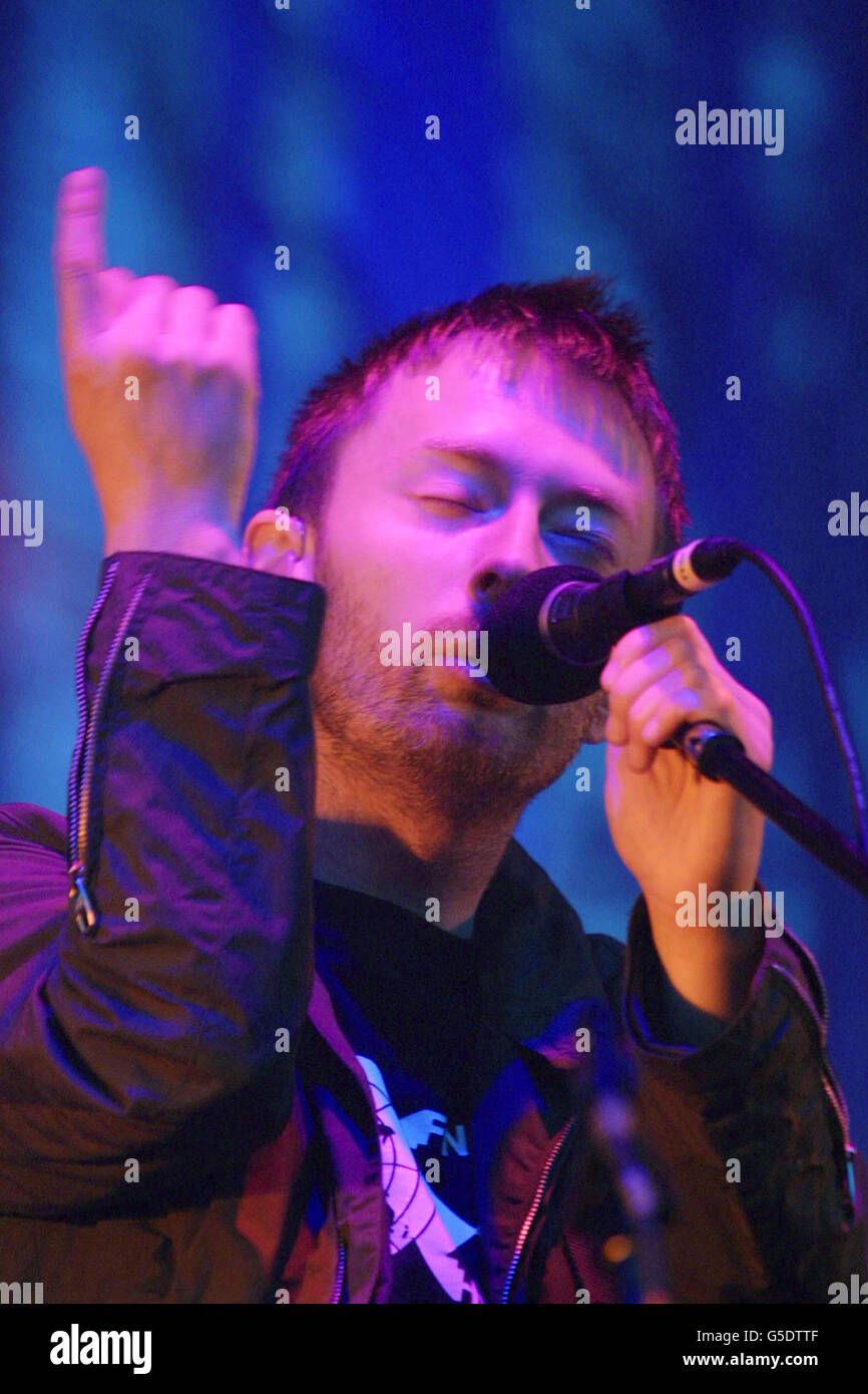 Radiohead group hi-res stock photography and images - Alamy
