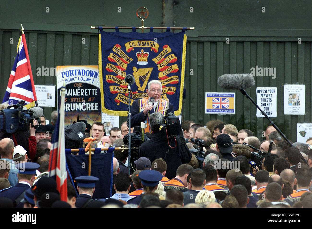 Harold Gracey Portadown district Grand Master speaks to Orangemen at ...