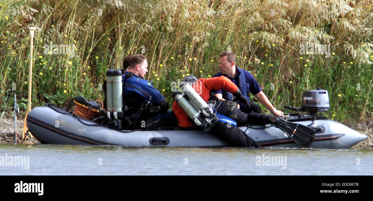 Essex police underwater search unit, inspect a lake near Trent Road in ...