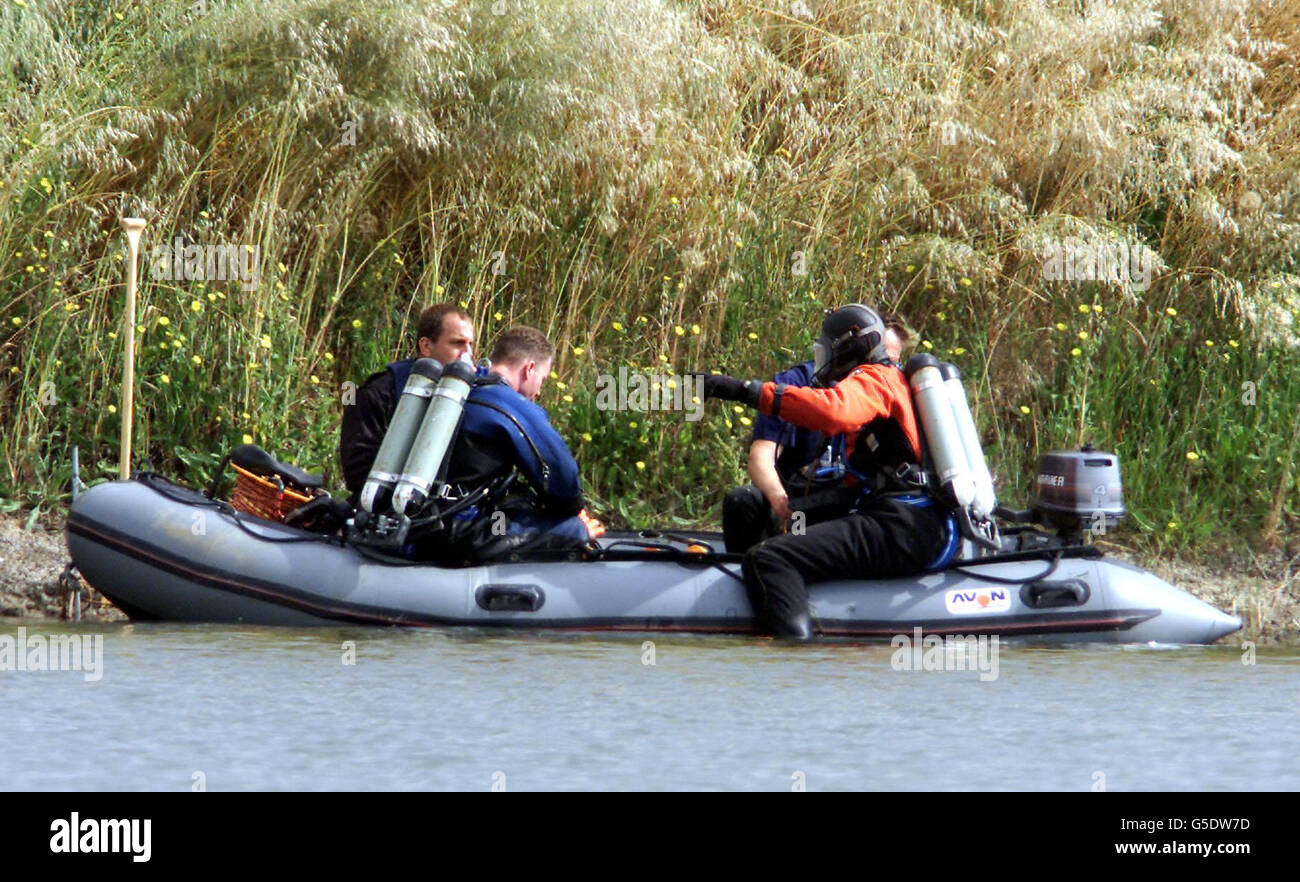 Essex police underwater search unit, inspect a lake near Trent Road in ...