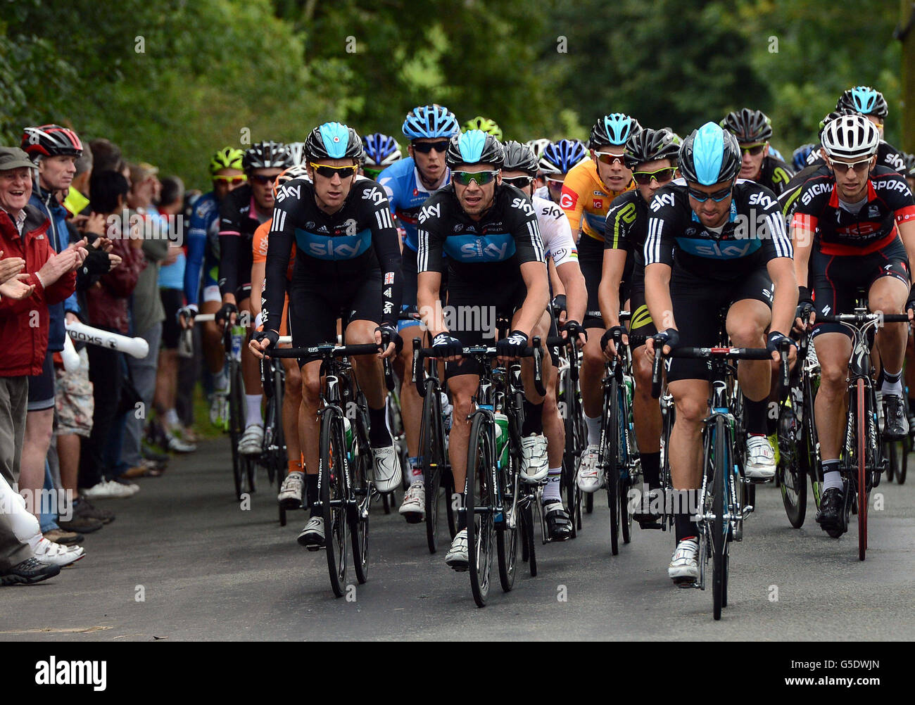 Cycling peak district group hi-res stock photography and images - Alamy