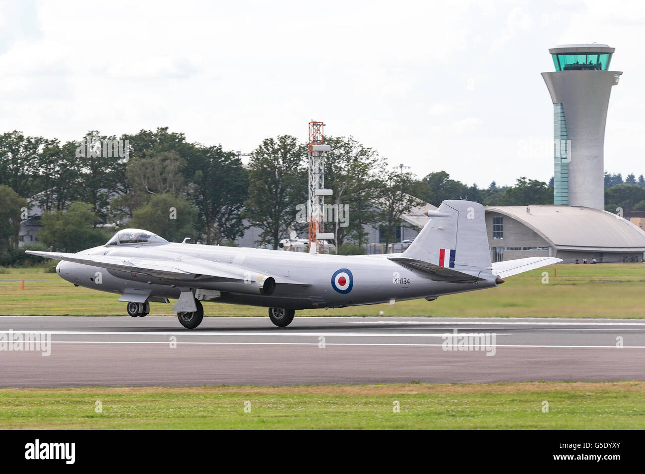 English electric canberra jet aircraft hi-res stock photography and ...