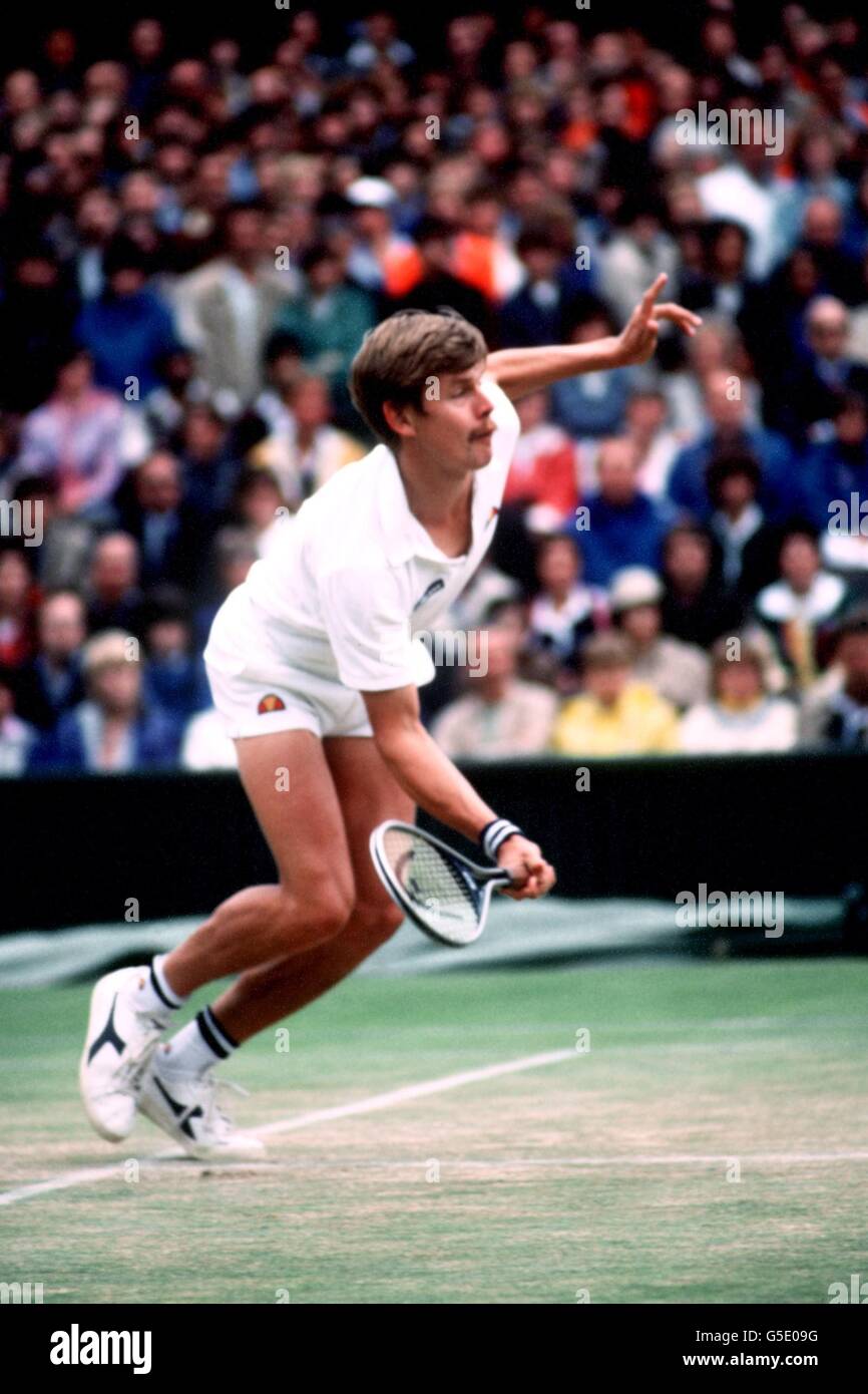TENNIS. WIMBLEDON 1982 BUSTER MOTTRAM X5 Stock Photo - Alamy