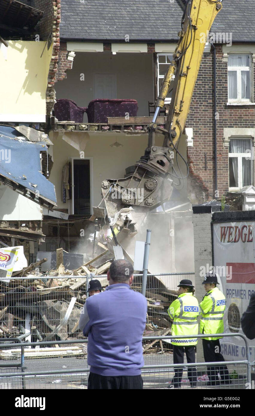 Collapse rubble wreckage hi-res stock photography and images - Alamy